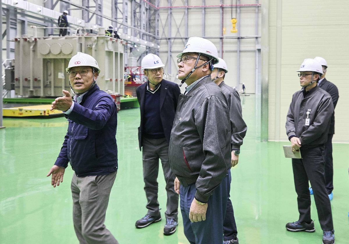 세계적 불황 뚫더니 “줄줄이 짓는다”…간만에 들려온 희소식에 ‘활짝’